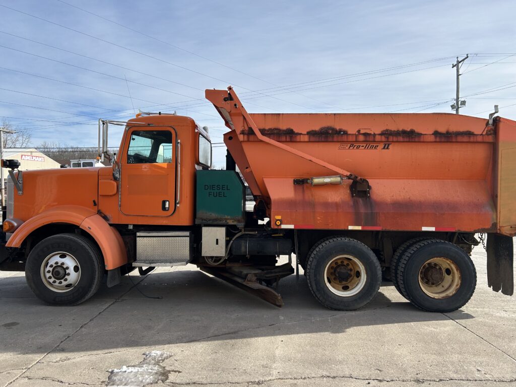 2007 PETERBILT PLOW TRUCK WITH SALT BOX - Adelman's